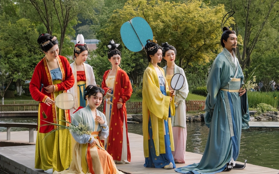 This is the real dress of the ancients! A lot of costume dramas that ...