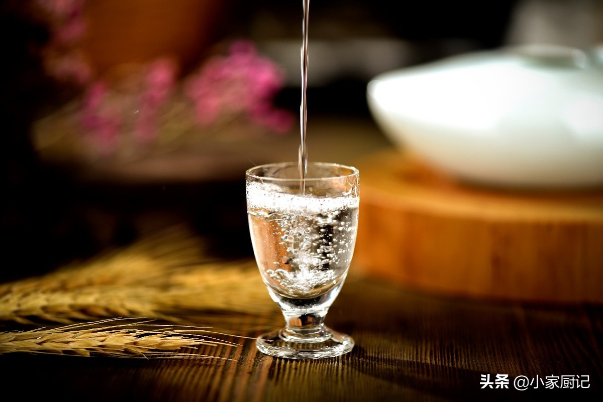 Drink Red Star Erguotou, remember to distinguish between blue bottle ...