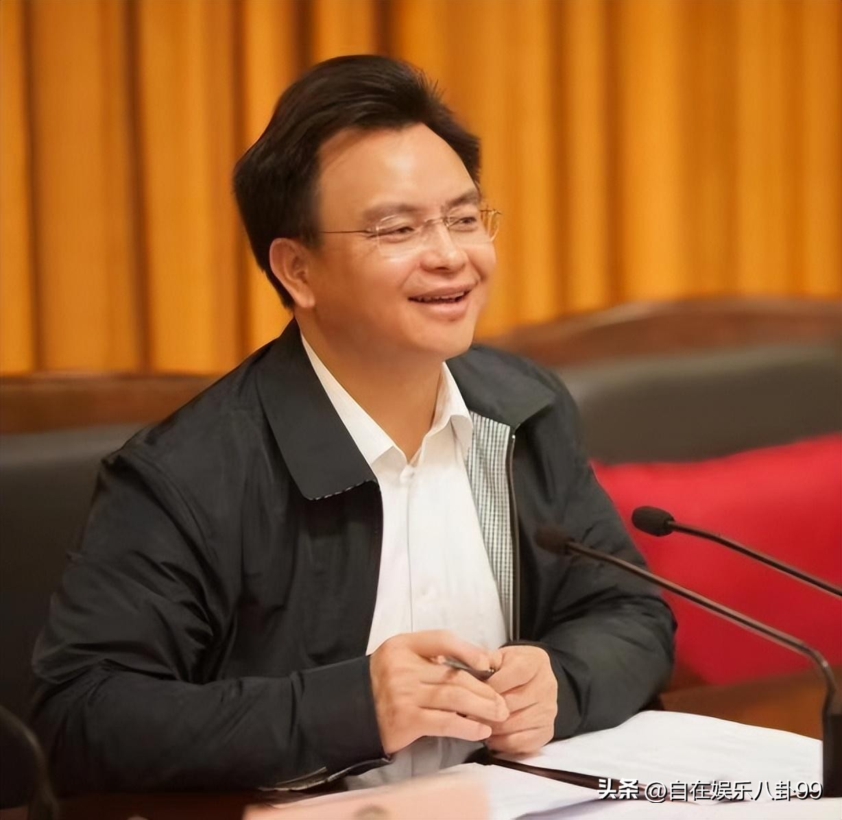 Corrupt officials don't have great acting skills, they are just two ...