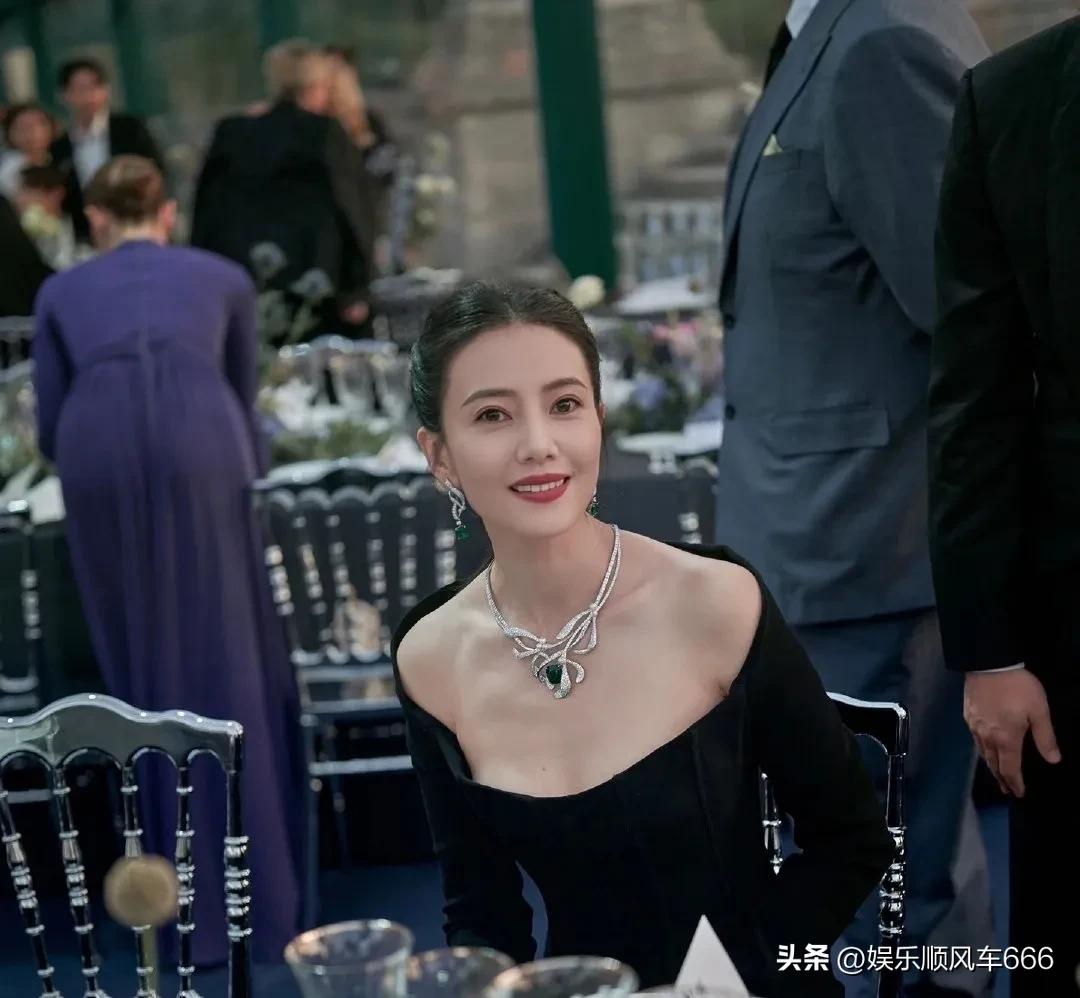 Song Hye Kyo and Gao Yuanyuan pose in the same pose in Paris, Song Hye ...