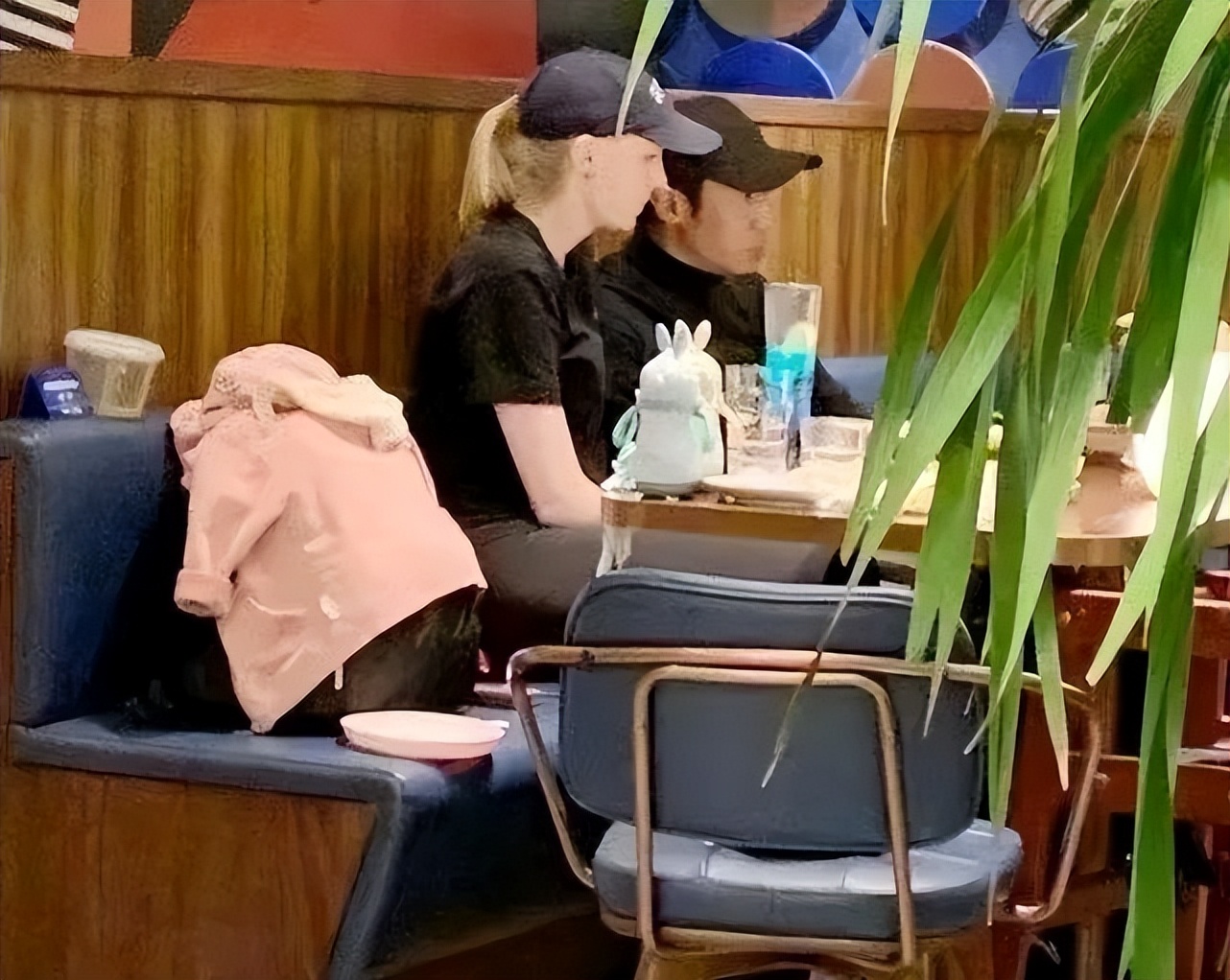 Sabine's life is really pleasant!Taking wife and children out for ...