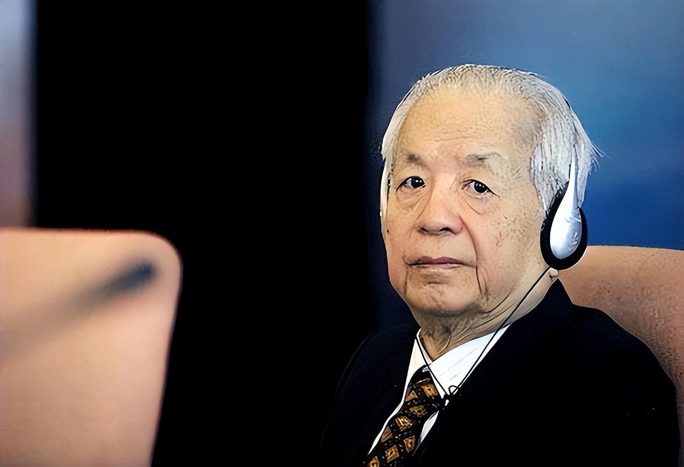 After Qian Qichen retired, Li Zhaoxing came to visit and imitated the ...