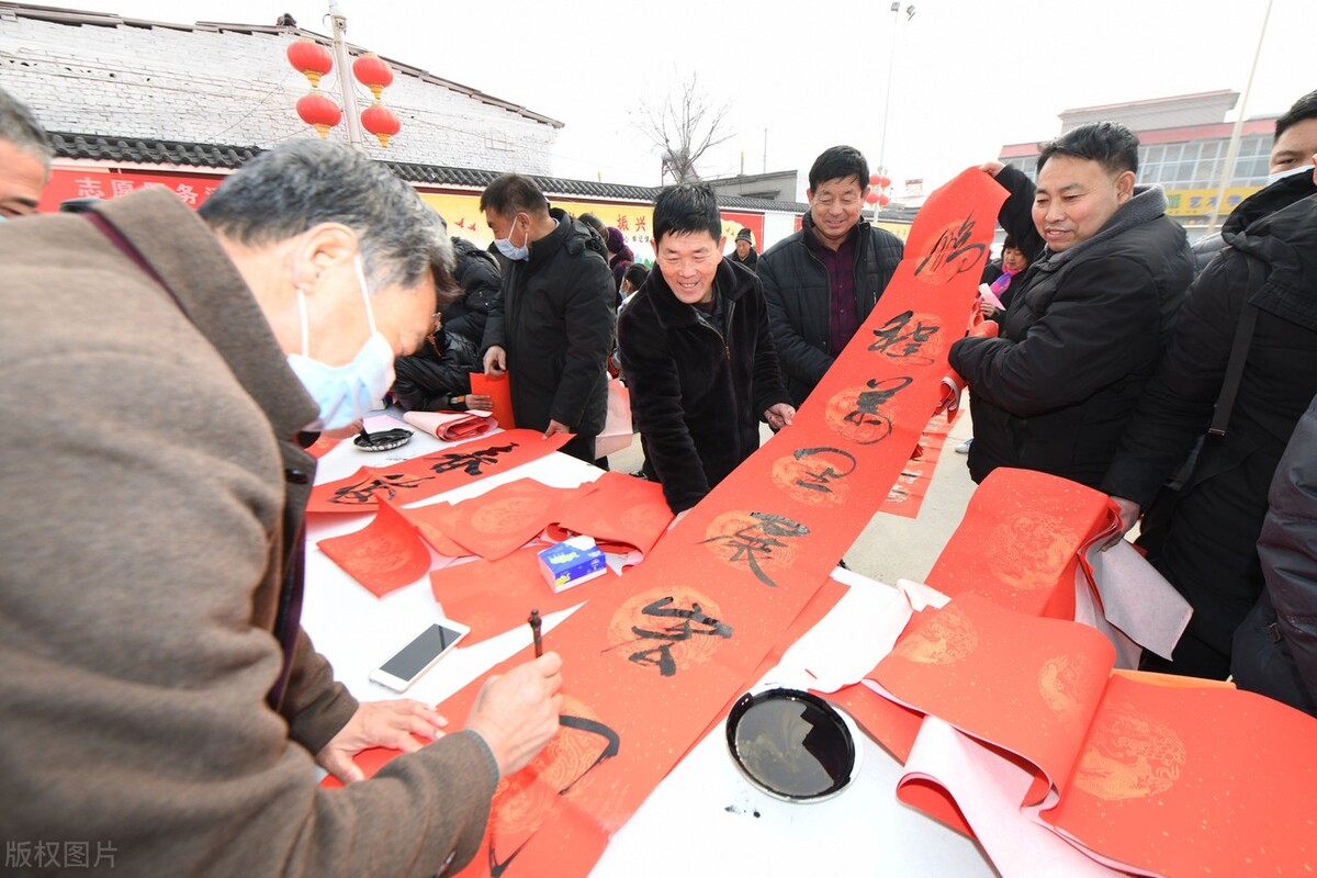 Spring couplets, blessing characters, door gods, how to paste them?When ...