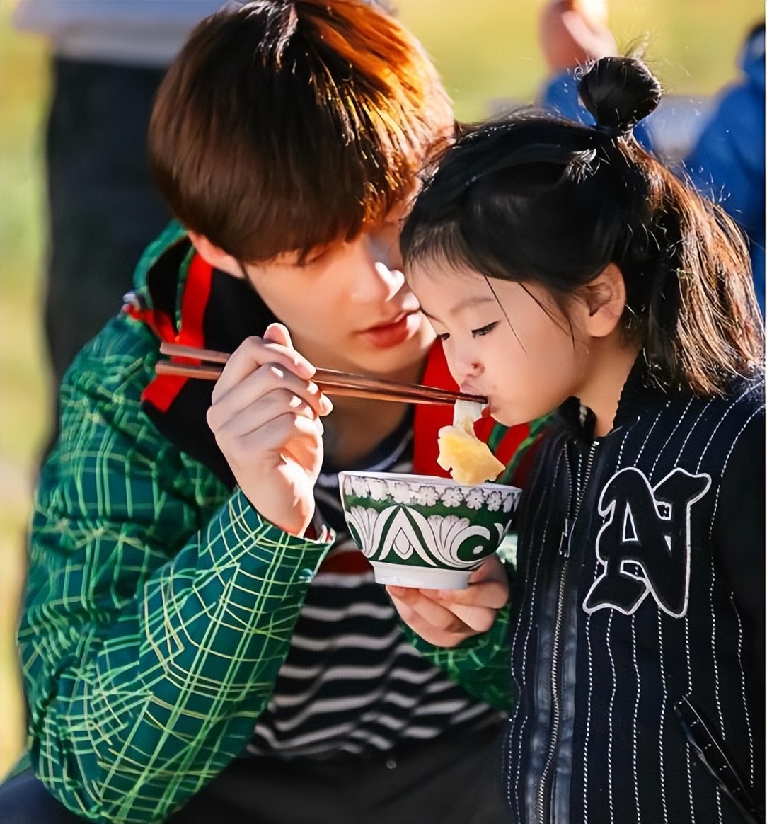 "Brother to make money" Alalei: The father and daughter CP of Dong Li's ...