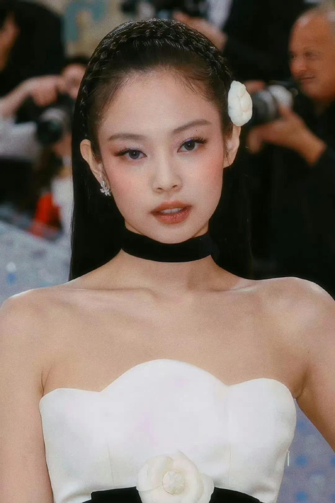 Korean female idol jennie - iNEWS