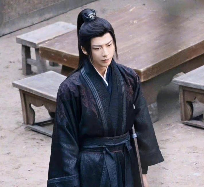 [Yi Nian Guan Shan] Liu Shishi and Liu Yuning's embrace in the snow is ...