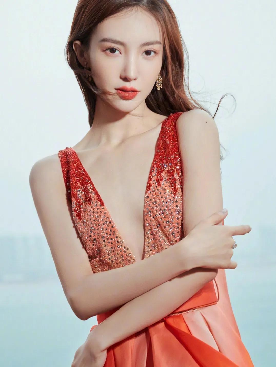 Jin Chen's Beauty and Strength: The Shining Road of a Rising Star in the Performing Arts - iNEWS