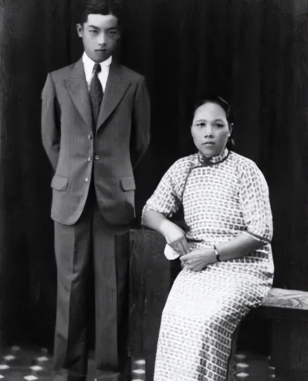 Li Zongren's "polygamy" life - iNEWS