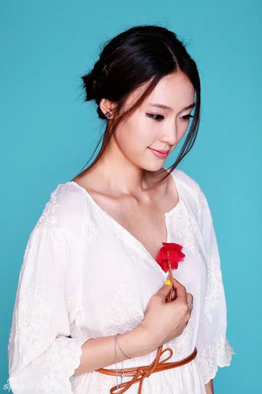 Qu Yue's beautiful picture - iNEWS