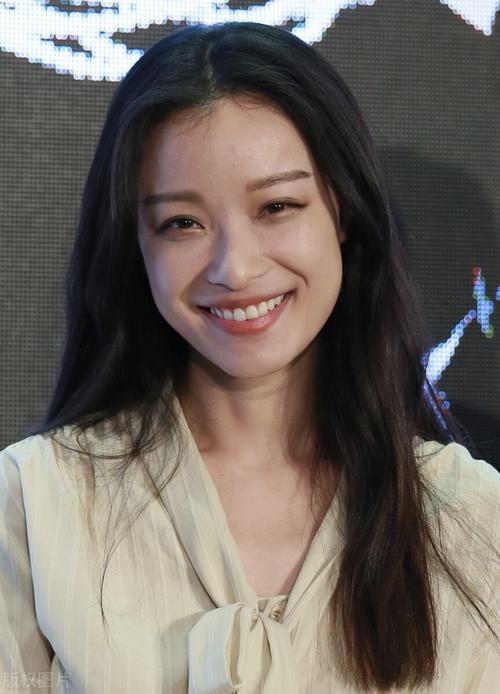 After "The Missing She", on Ni Ni's 35th birthday, she successfully got ...