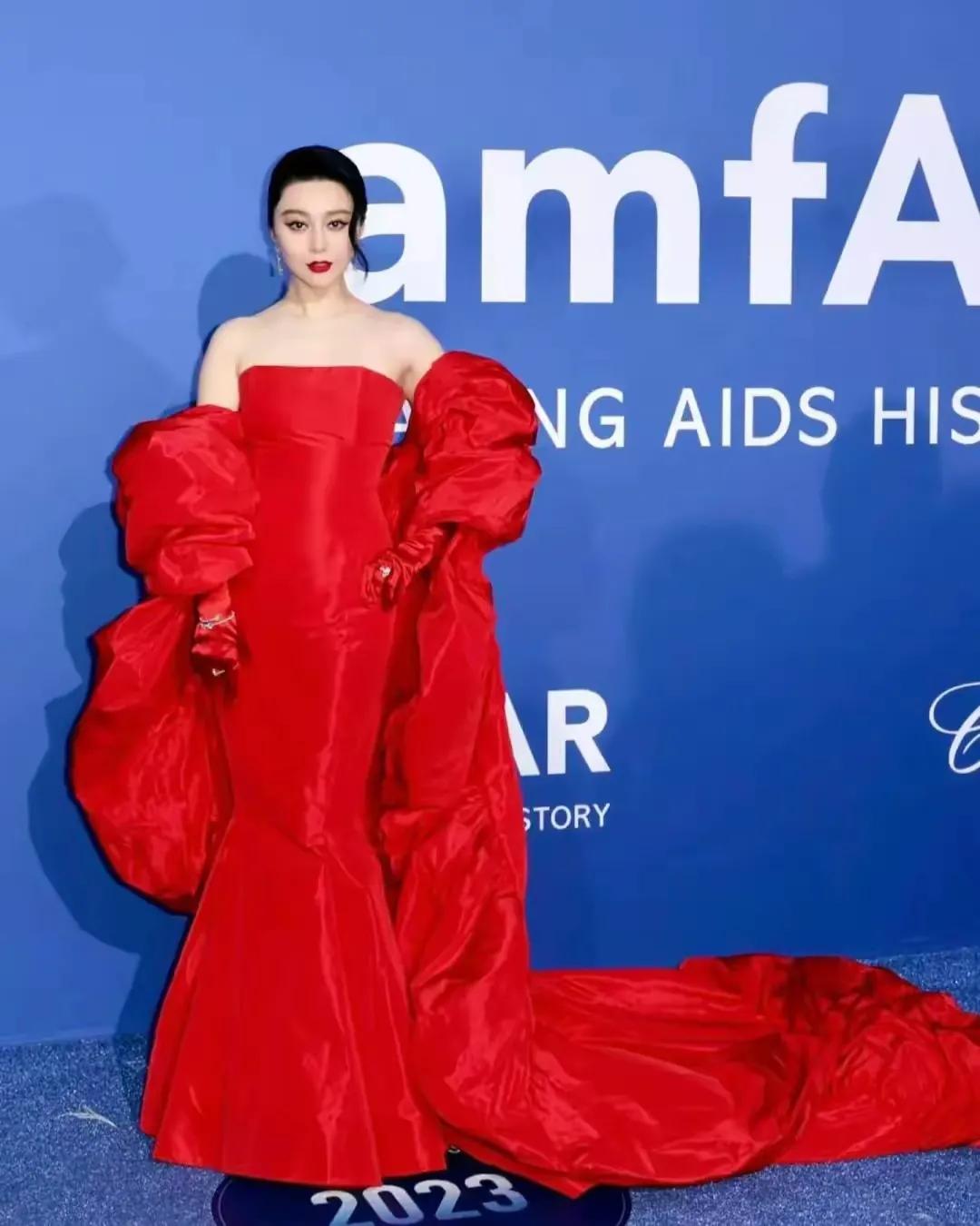 Fan Bingbing's new look on the red carpet in Cannes: flaming red dress ...