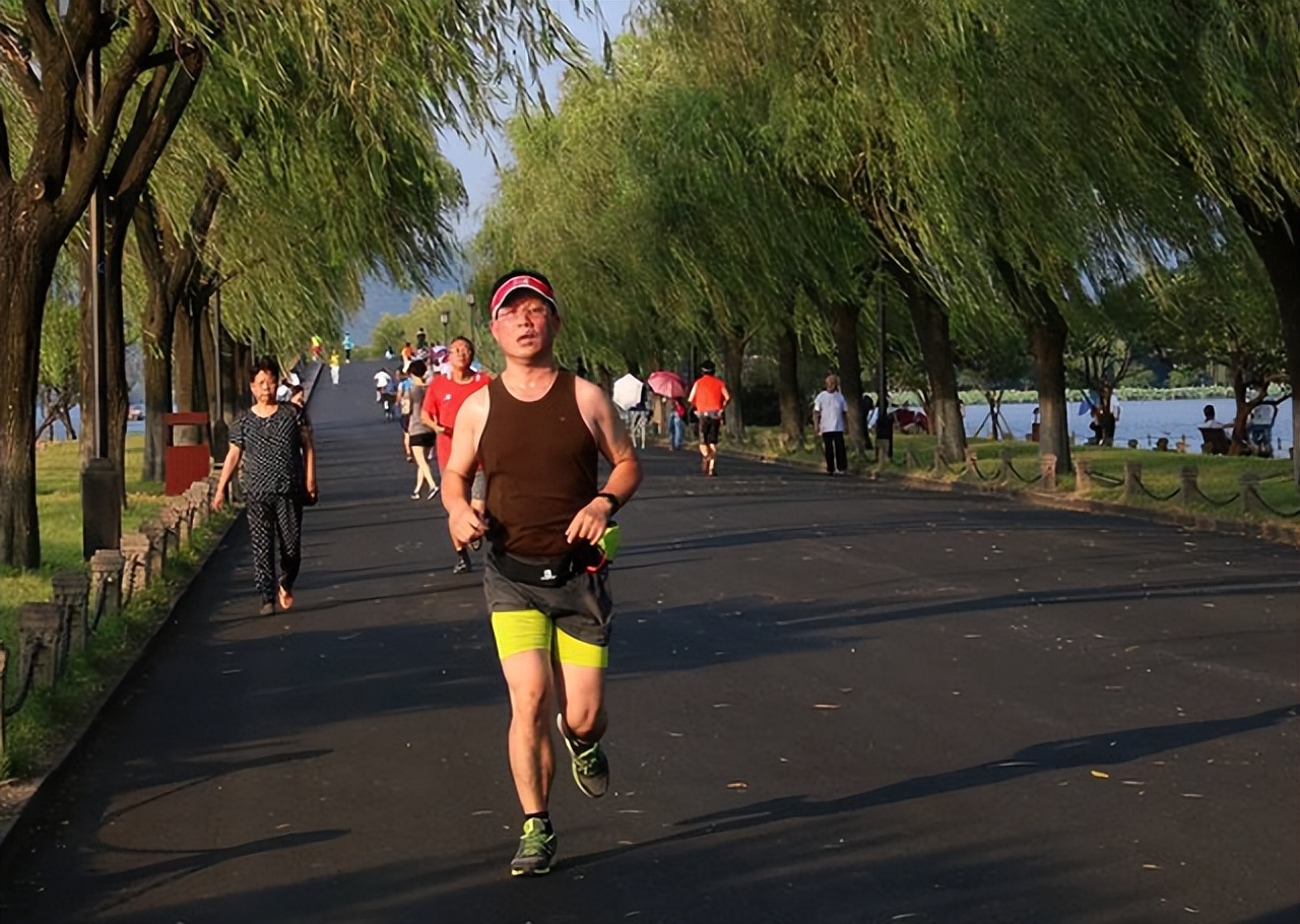 How many kilometers is suitable for running in the morning?It is ...