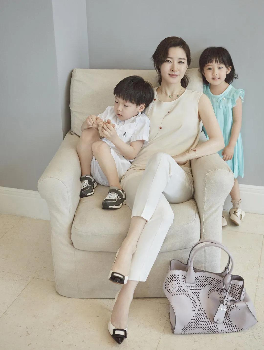 Her husband said to Li Ying'ai, "I'm the only one in our family of four ...