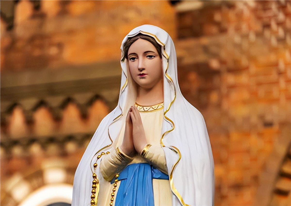 In 1971, 70,000 people witnessed the "Appearance of the Virgin Mary ...