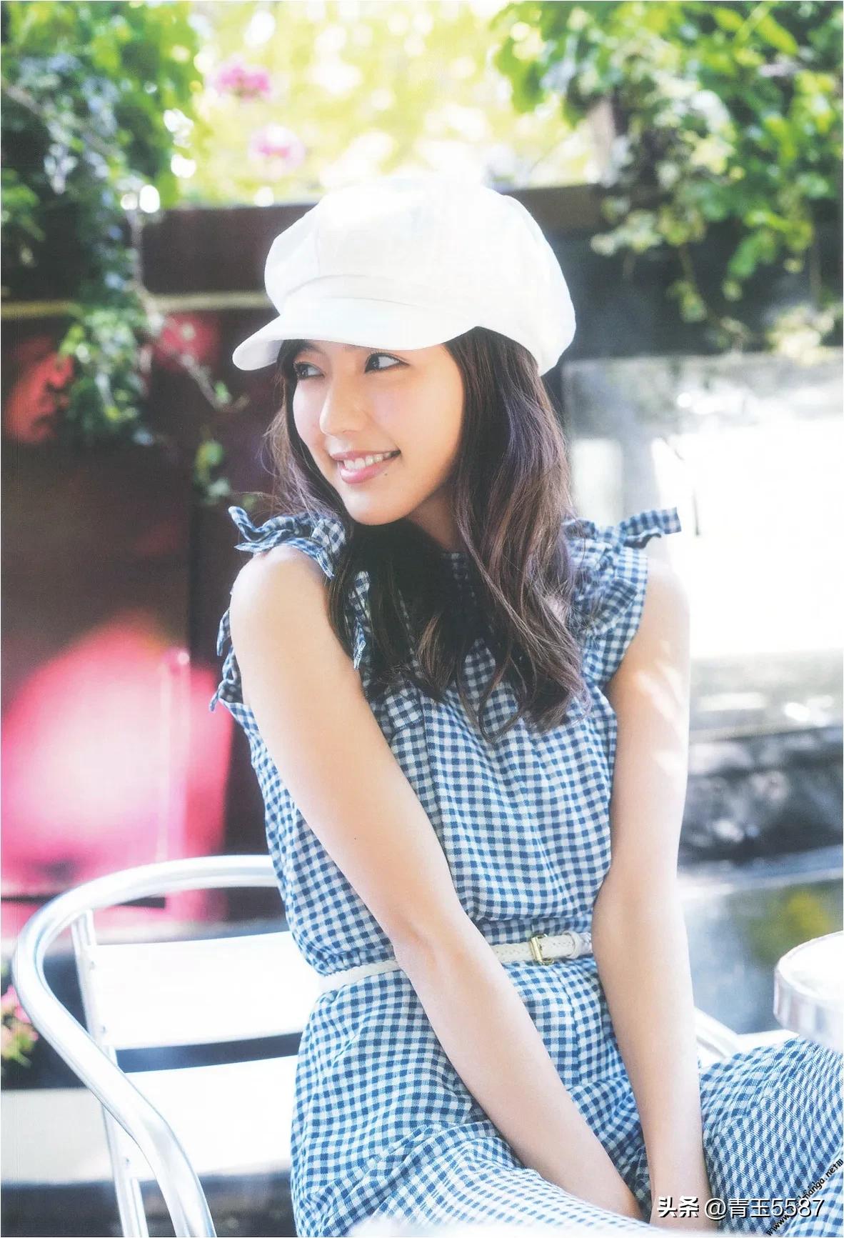 Singer Mano Erina's photo (3) - iMedia