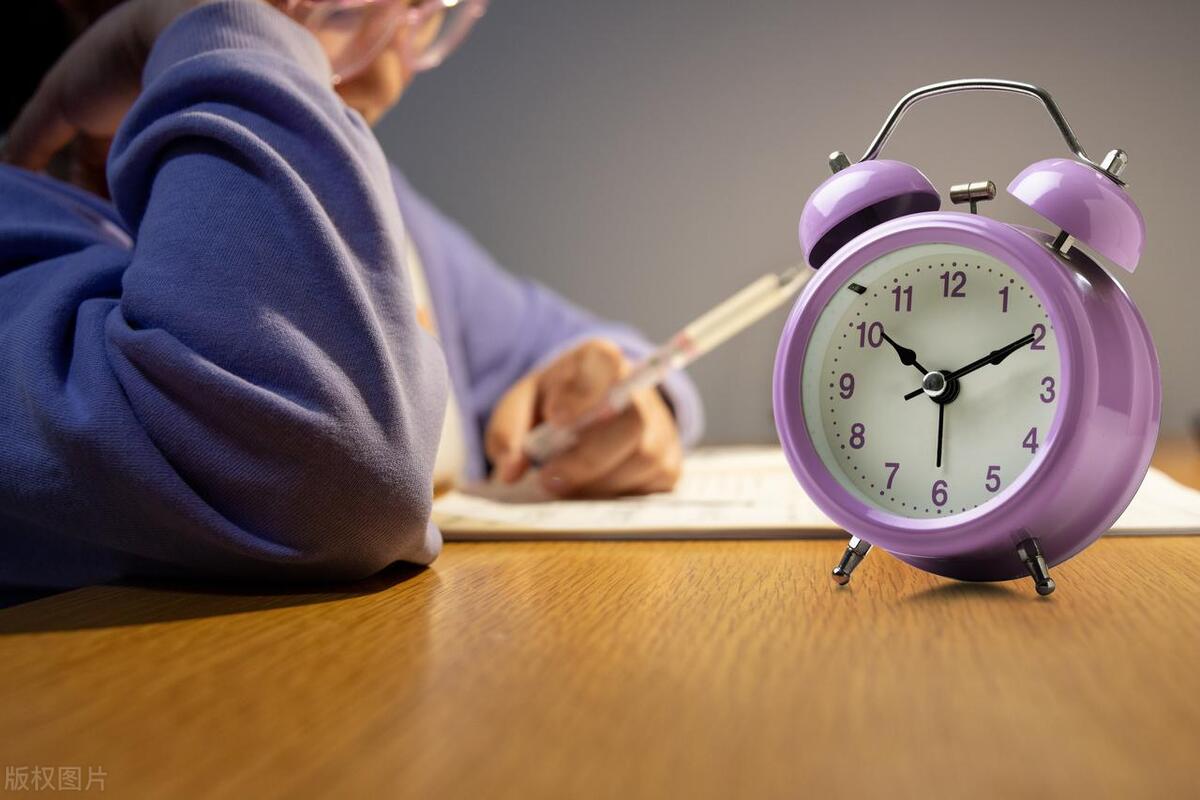 Why does staying up late make the skin rough? These habits must be ...