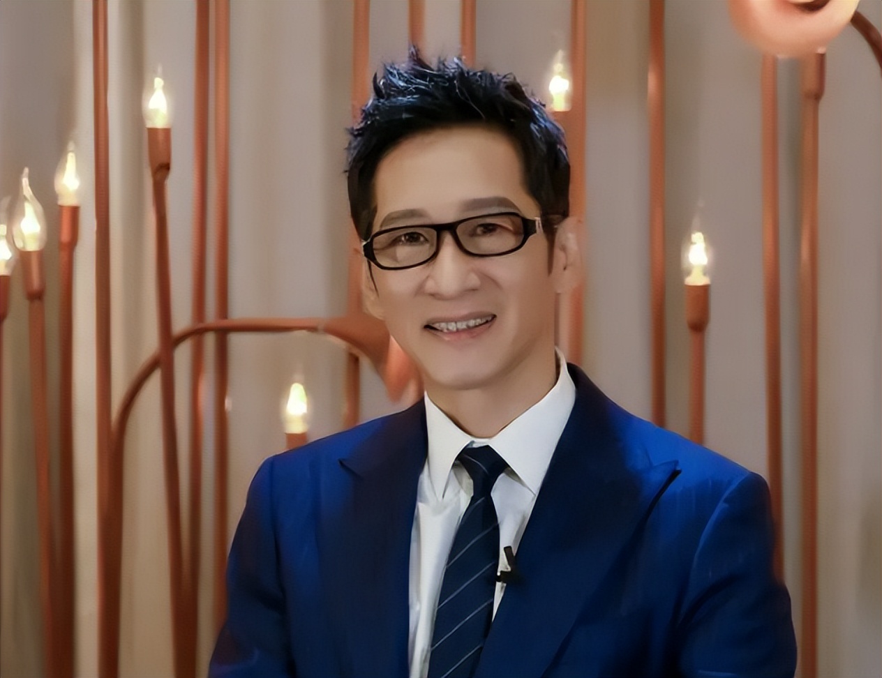 He finally listened to Fu Biao's words, and became popular with the corner of "Uncle Dong" - iNEWS