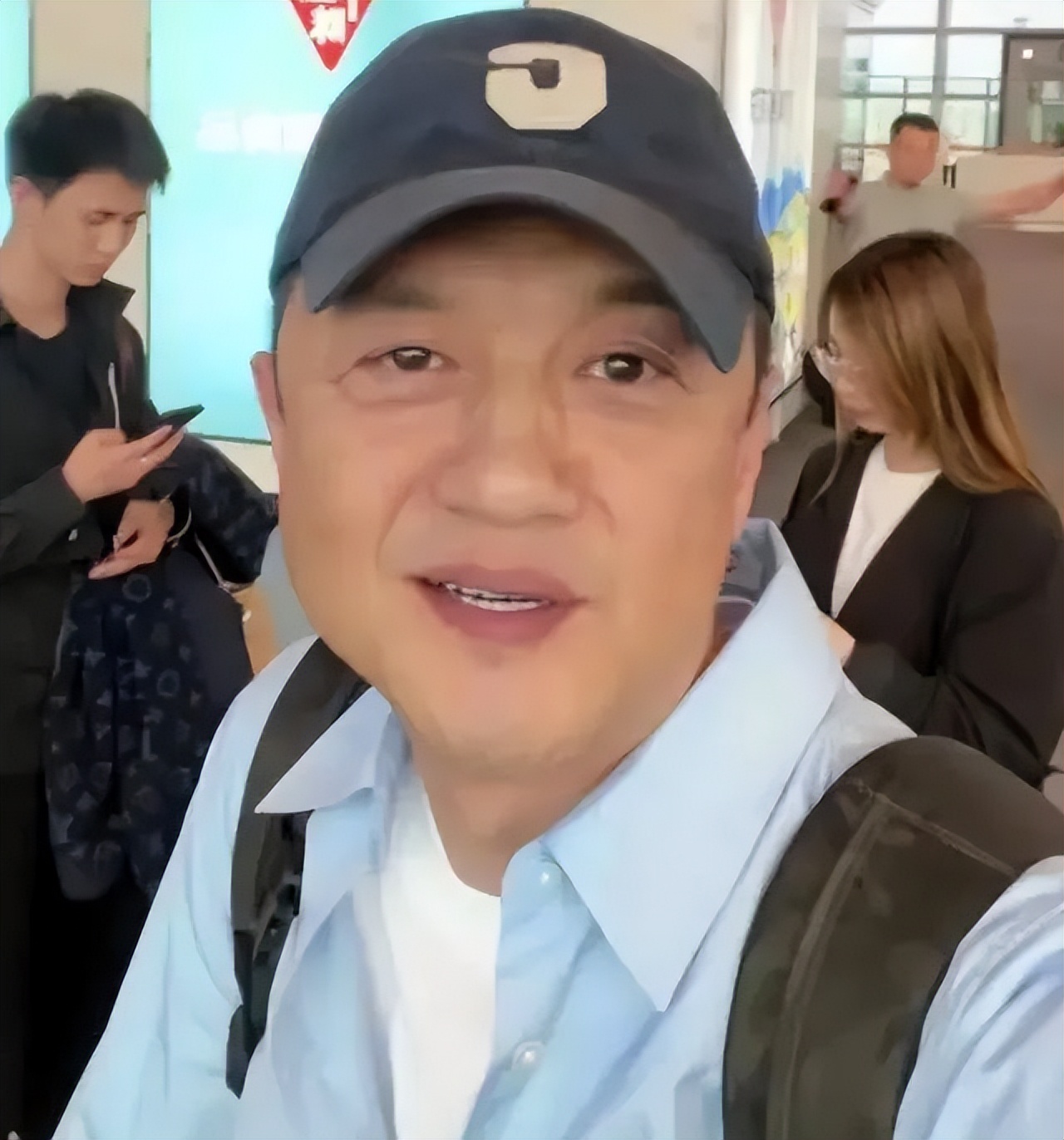 Li Yapeng is in a good mood! Being restricted by the height, you can't ...