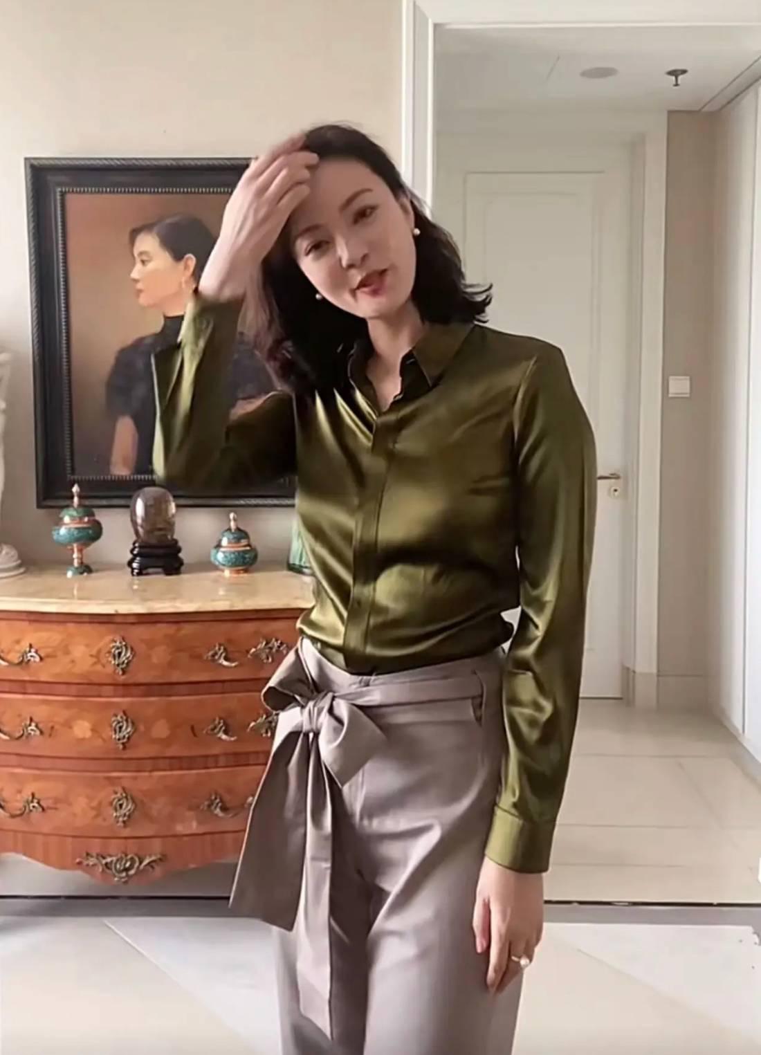 Liu Fangfei is the "face of CCTV", wearing a satin shirt shows a plump ...