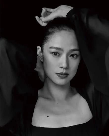 10 Female Celebrities With Flat Faces, But More and More - iNEWS