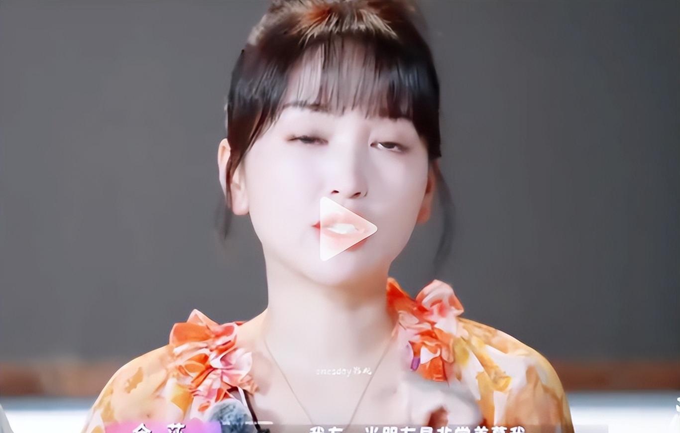 42-year-old Jin Sha brought her 23-year-old boyfriend to the show. The ...