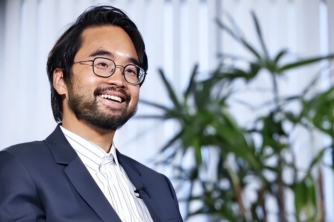 Adrian Cheng Appears at Jay Chou's Concert—The Three Generations of the ...