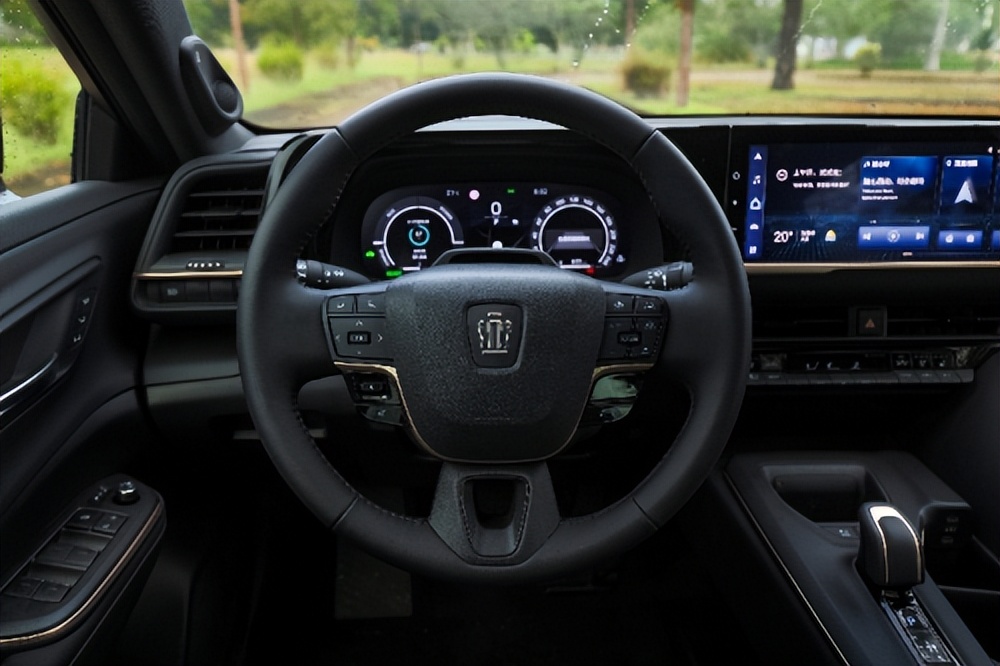 Cool and trendy, Crown SportCross unleashes modern dynamics - iMedia