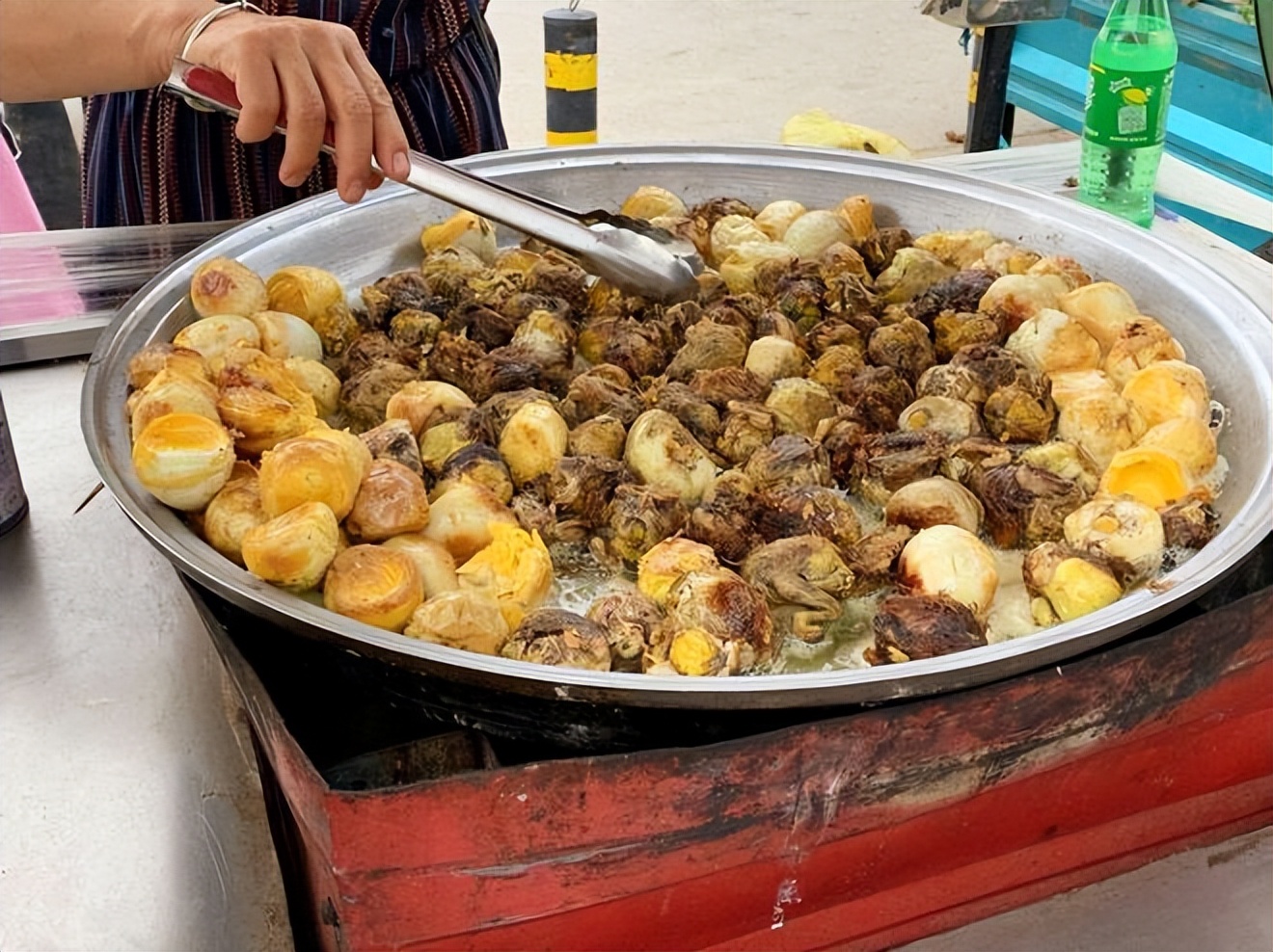 What is the difference between Nanjing's well-known snack "living beads ...