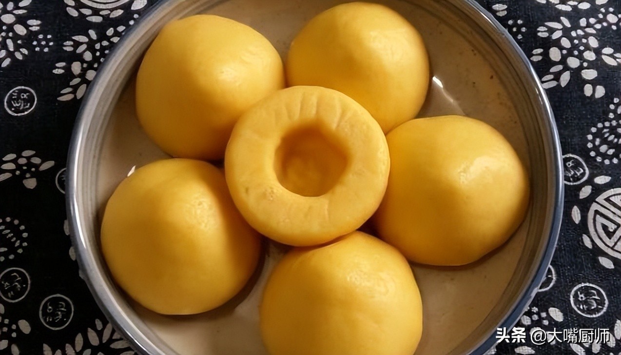 Wowotou is all made of cornmeal, no wonder it's dry and rough!Add 3 ...