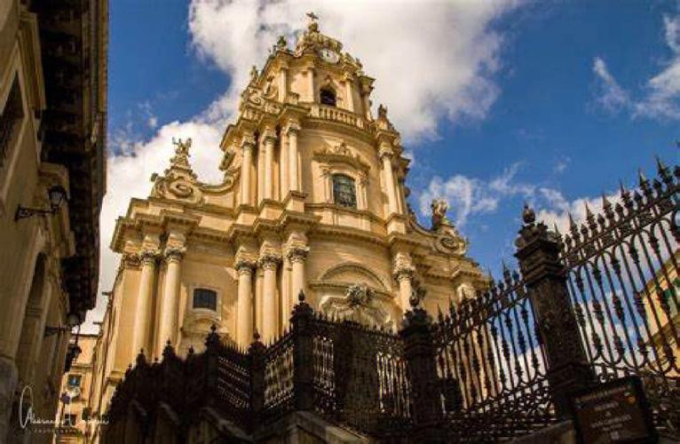 The uniqueness of French Baroque architecture and Palais de Villesseil ...
