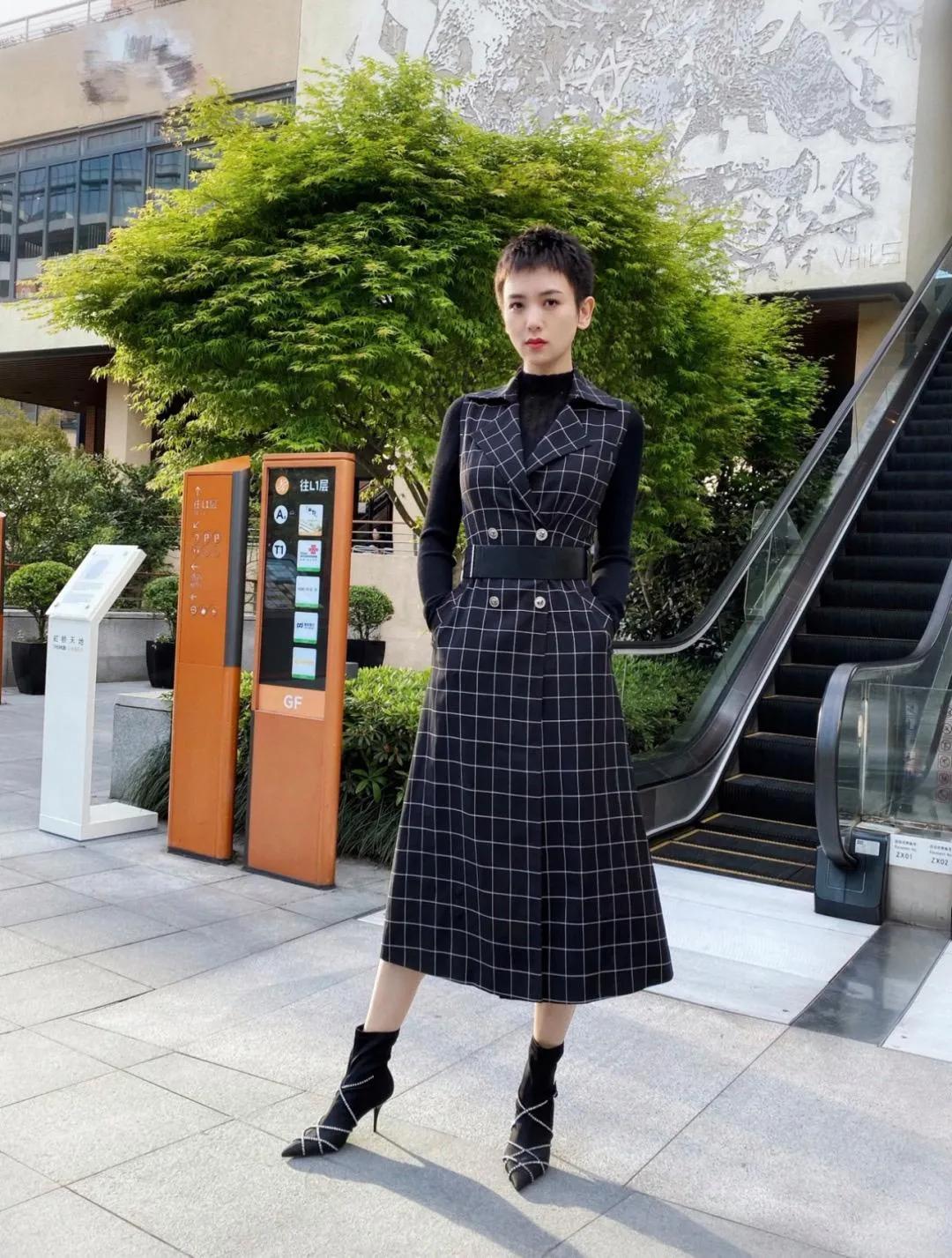 Hawick Lau's girlfriend is pretty good-looking, and all five styles are ...