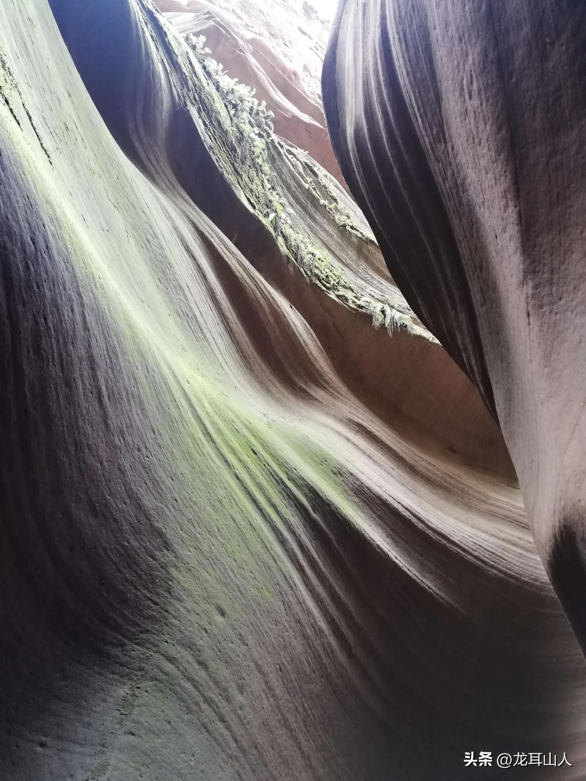 The world in the cracks of the ground - Ganquan Yucha Grand Canyon is ...