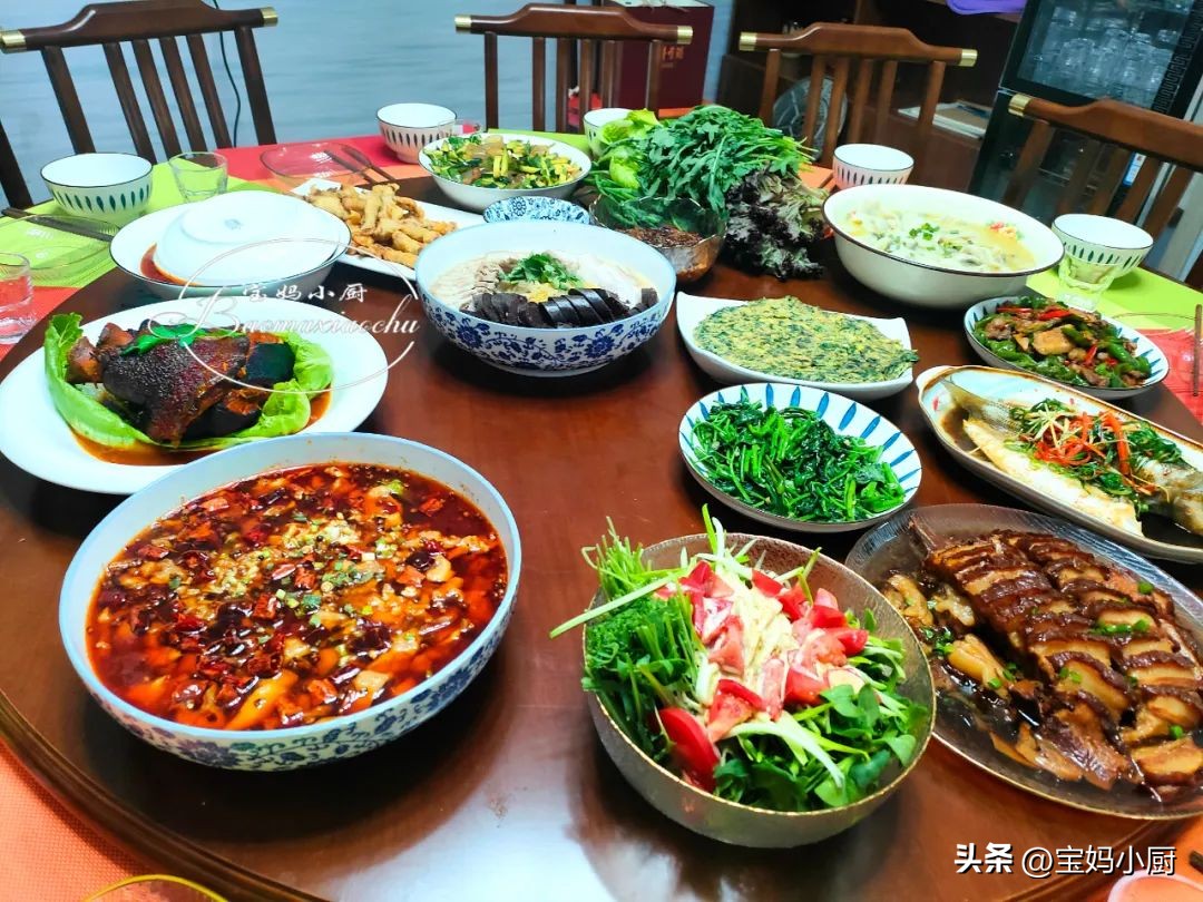 4 families got together during the holidays, 15 dishes were served on ...