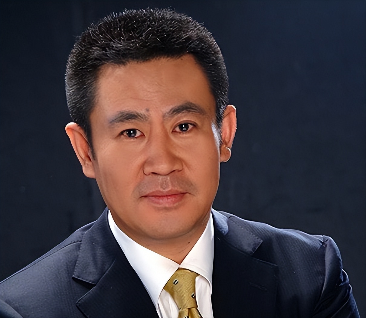 CCTV host Zhao He died only 6 months after retiring, and left a tearful ...