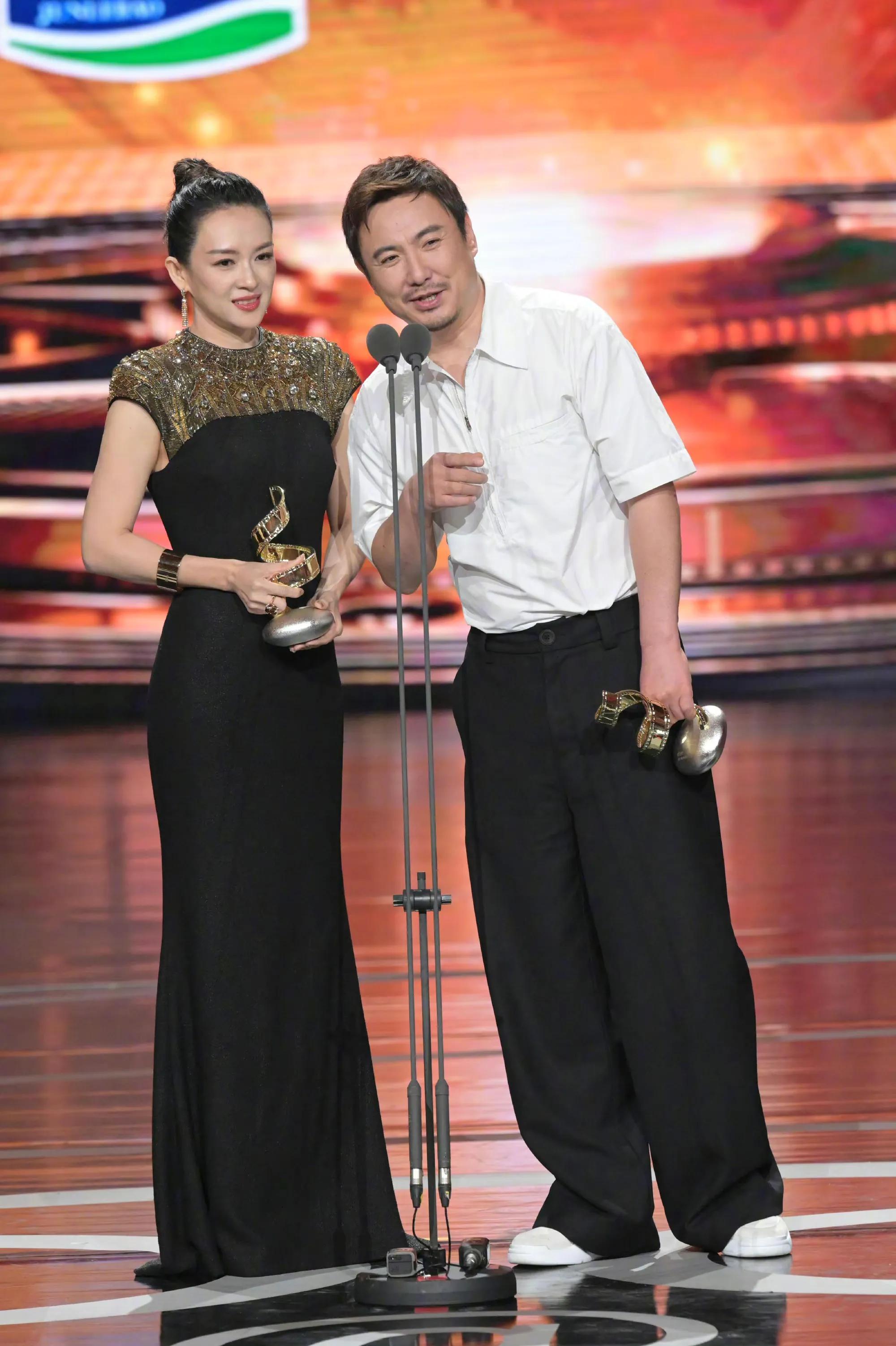 Shen Teng: Am I really honored to play Zhang Ziyi's husband? - iNEWS