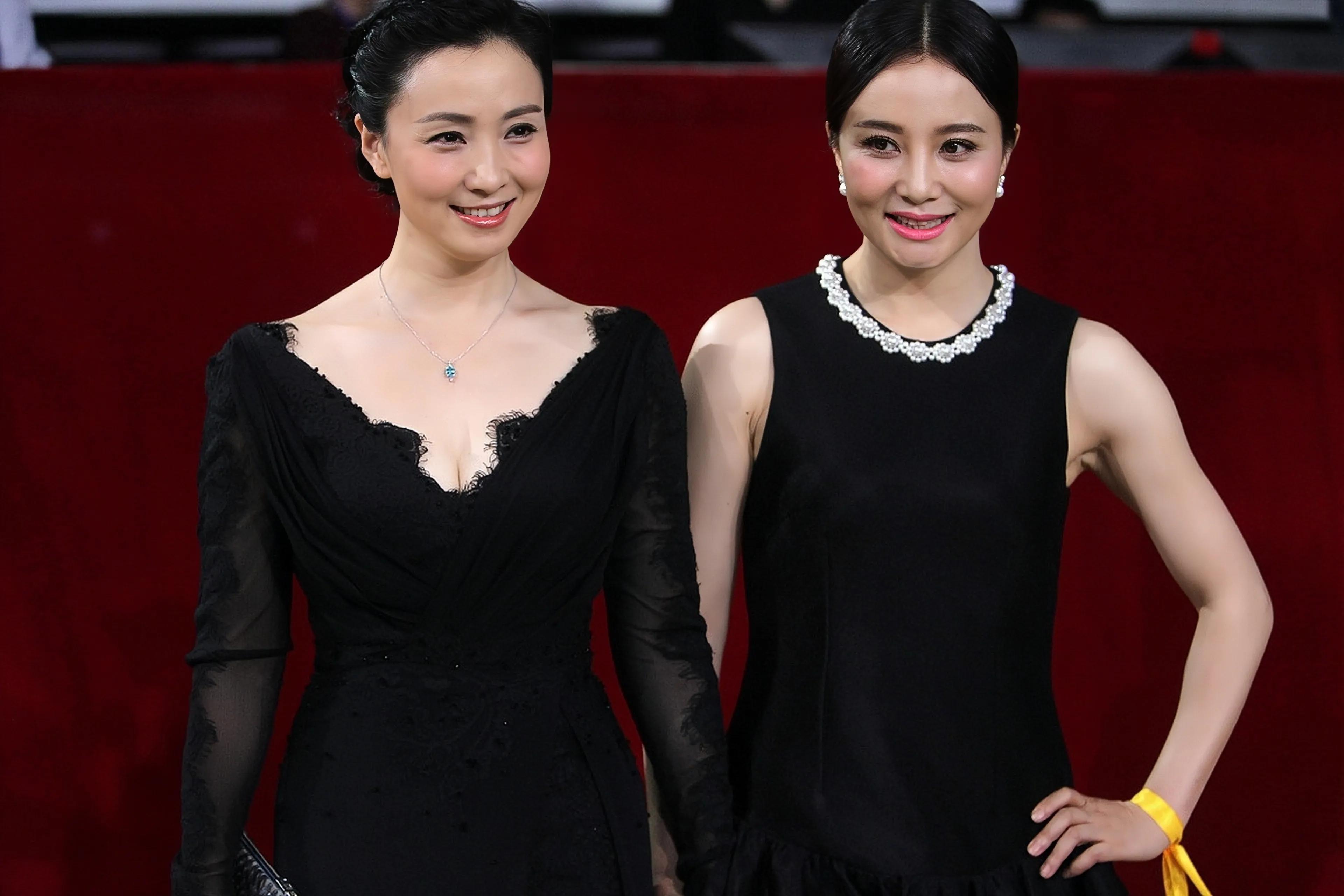 Tao Hong and Xu Zheng took their children to watch the TFBOYS concert ...