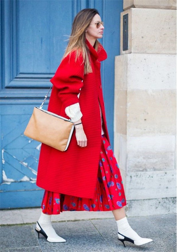 Don't always wear a dull black jacket, this "tomato jacket" is the new ...
