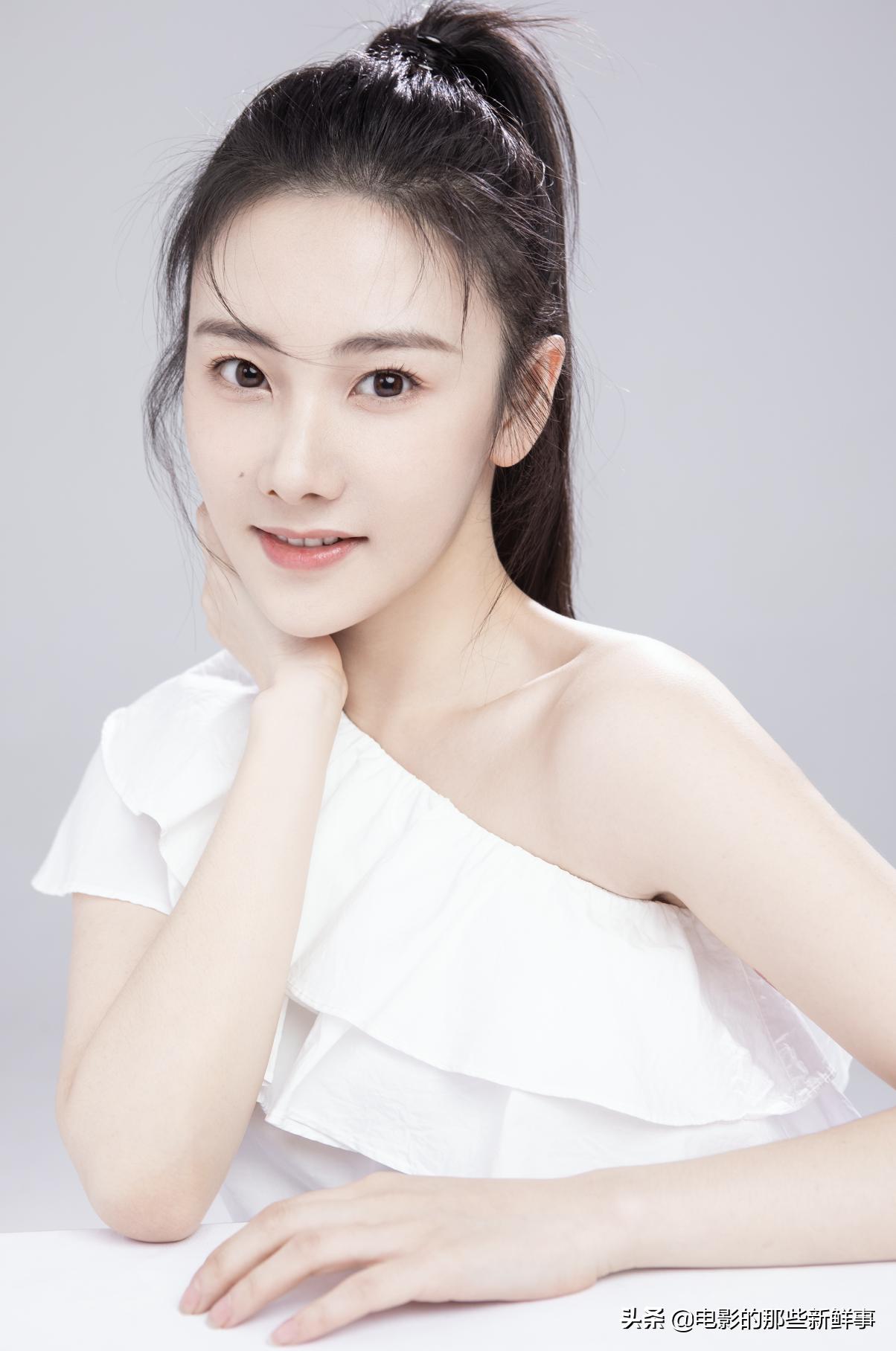 Post-95 beautiful actress Sun Ruoqi's latest photo, fair skin, angelic ...