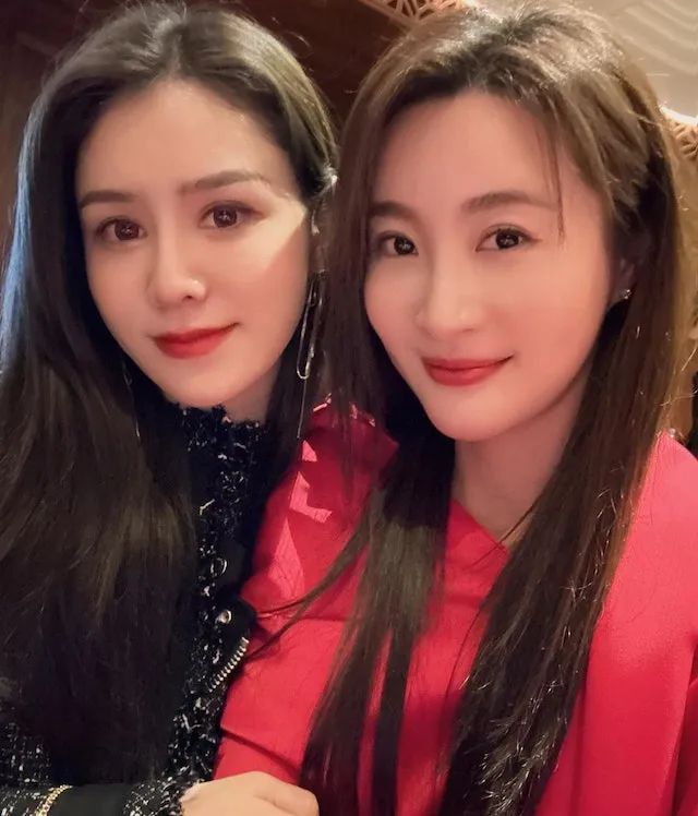 Lin Xiawei posted a photo with Lin Feng and his wife!Zhang Xinyue's ...