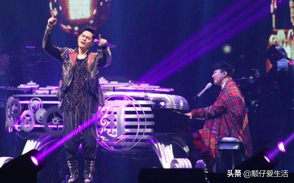 The embarrassing top-notch singer master, sitting on millions of fans ...