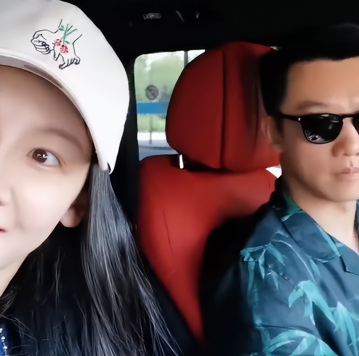 Miao Miao and her husband eat Xinjiang cuisine, and their skin without makeup looks like a ...