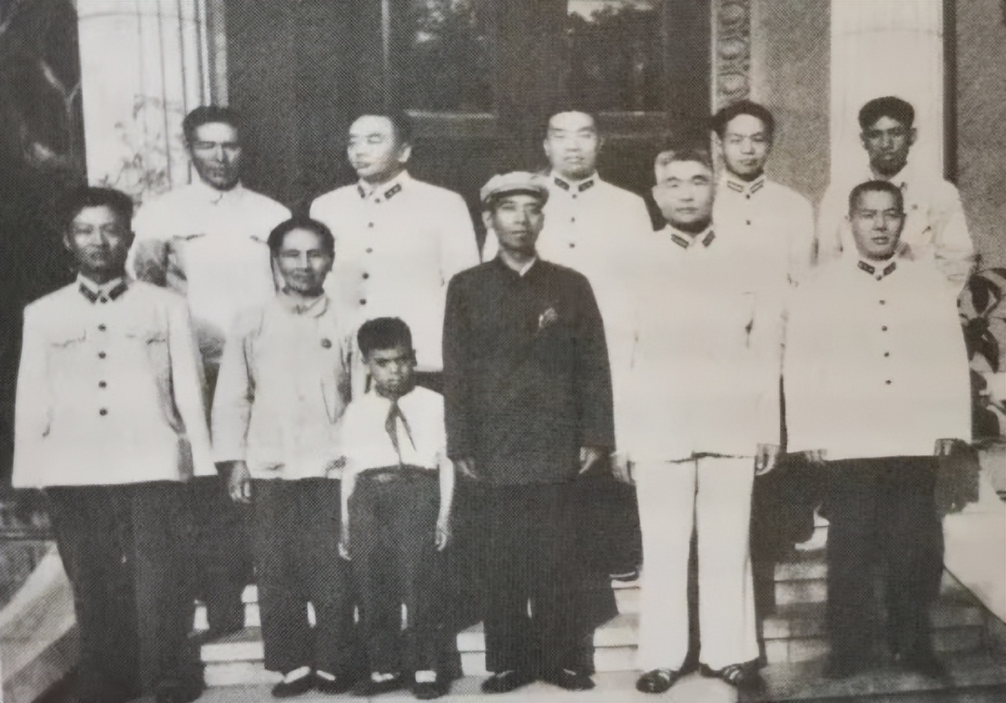 In 1979, Xu Shuai and Wang Zhen criticized him, but he did not accept ...