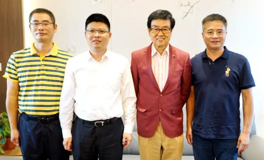 Hong Kong star Huang Baiming and his family return to their hometown in ...