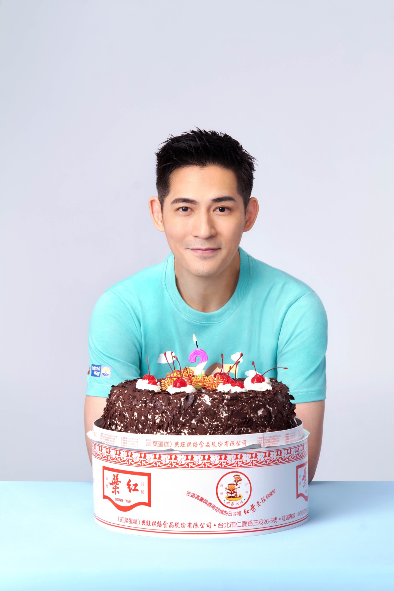 Zhou Yumin celebrates his 41st birthday, his wife Yu Hongyuan rarely ...