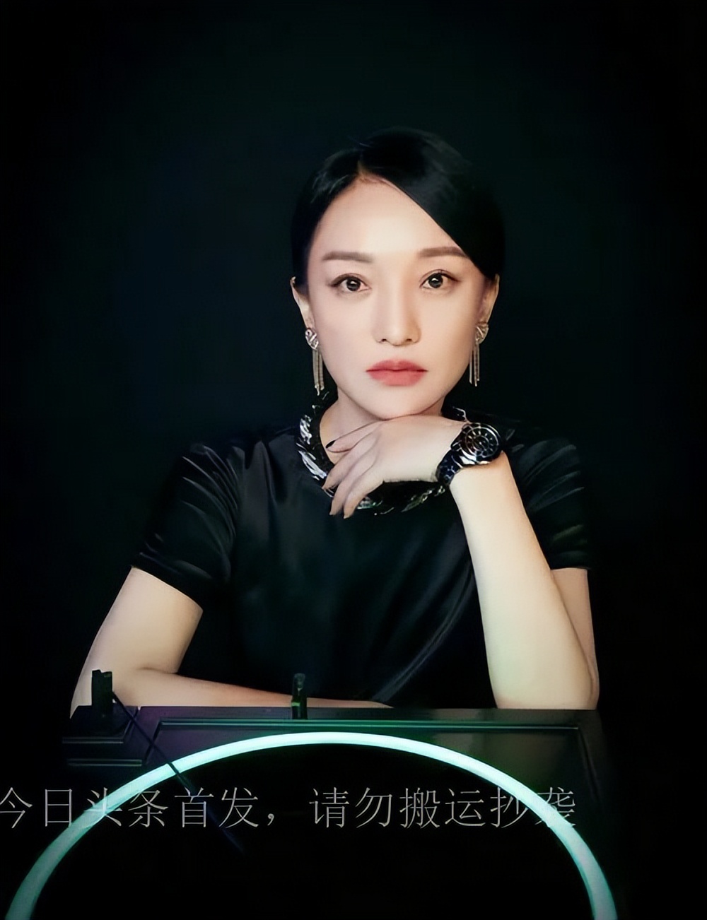 "Private life is chaotic, benefiting oneself at the expense of others." Wake up, Zhou Xun ...