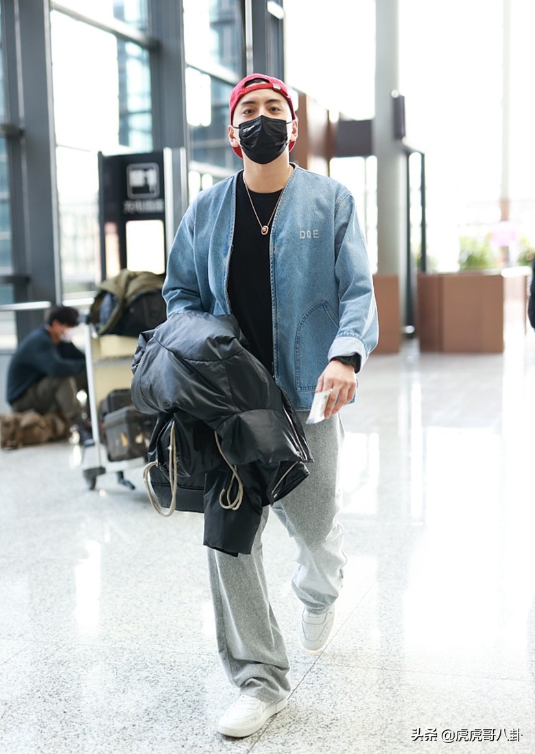 Darren Wang, Cai Zhuoyi appeared at the airport one after the other and ...