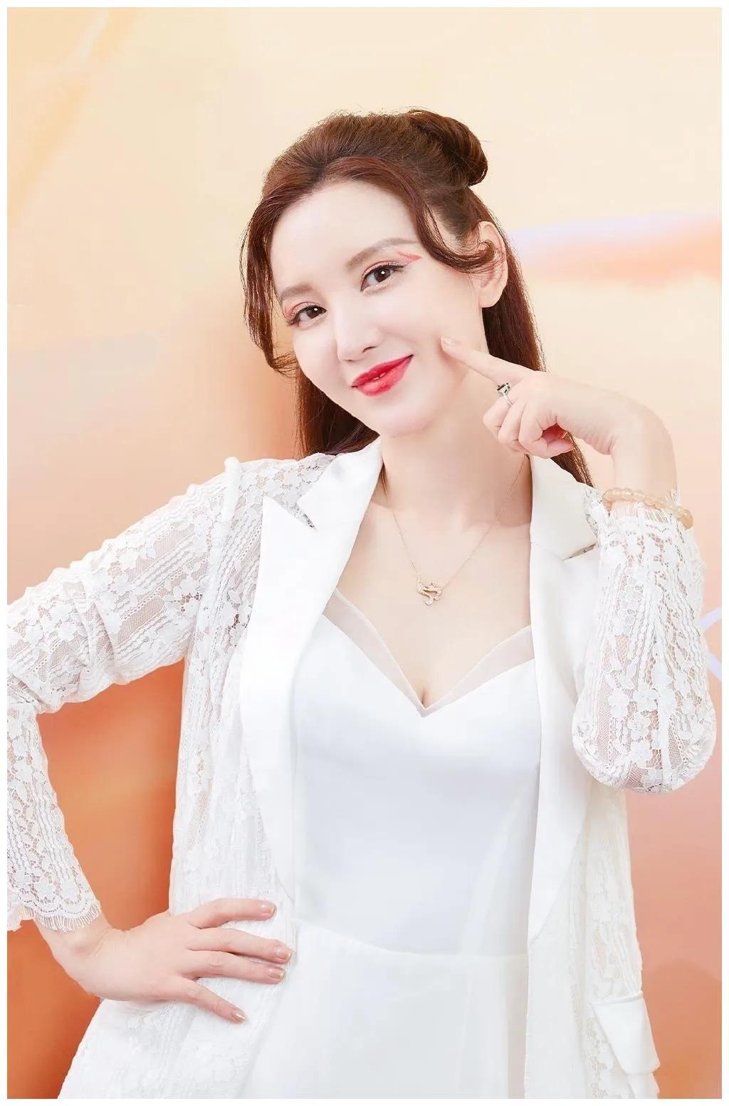 Zhang Meng: From Miss Universe to Film and Television Star - iNEWS