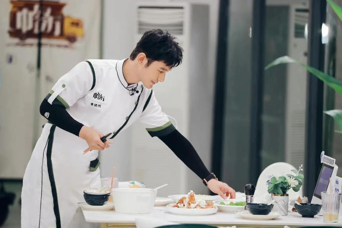 Showing goodwill to foreigners, driving away Chinese, despising Chinese ...