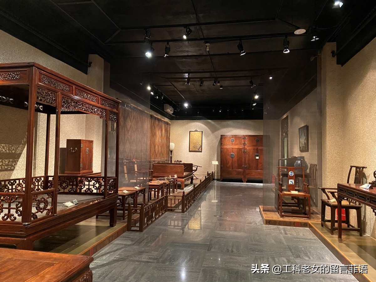 Guanfu Museum: Huanghuali Big Cabinet and Small Cabinet - iNEWS