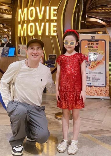 what happened! A netizen ran into actor Zhang Jiahui and was suspected to have injured his hand ...